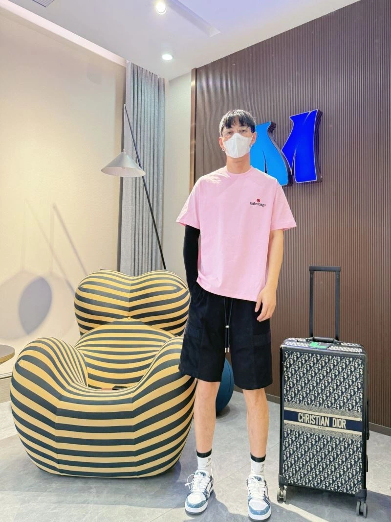 Low-cost Balenciaga T-Shirts