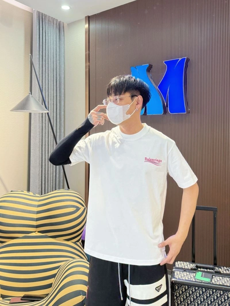 Bargain Balenciaga T-Shirts