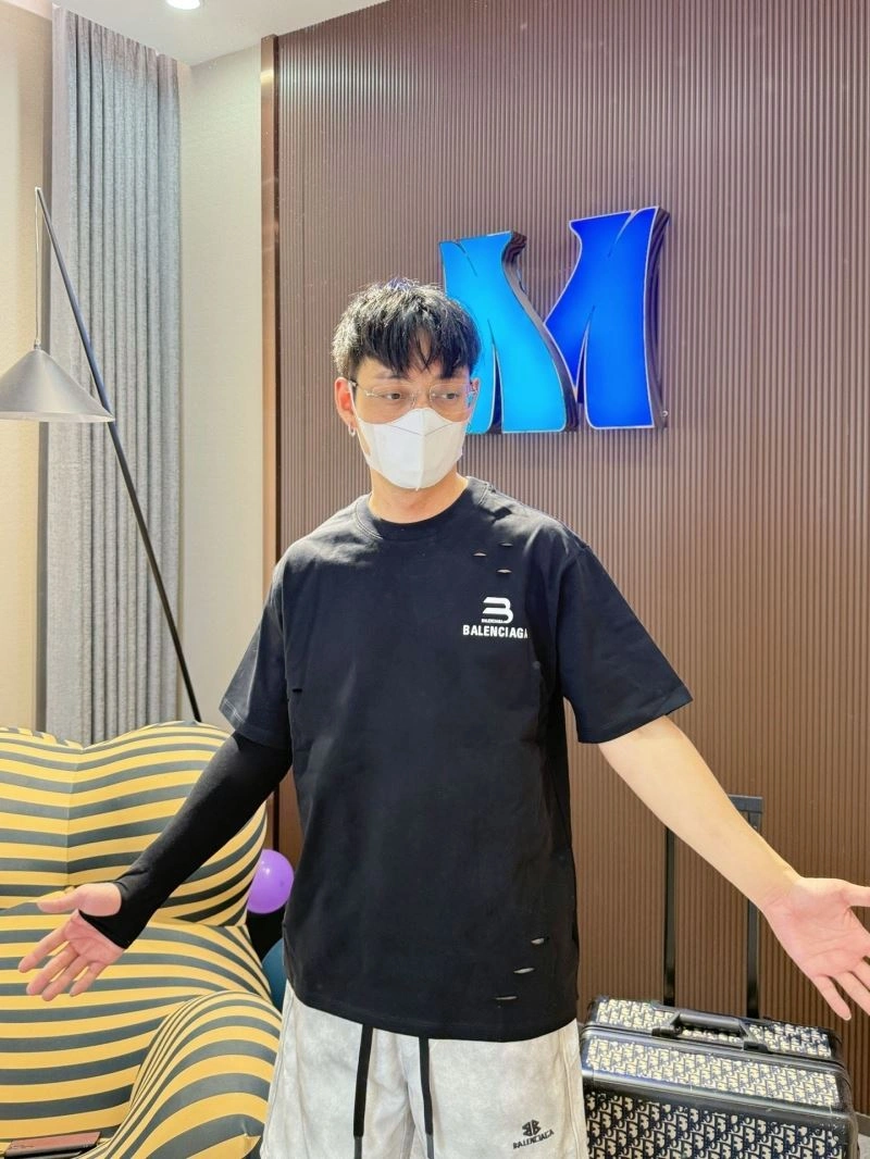 Bargain Balenciaga T-Shirts
