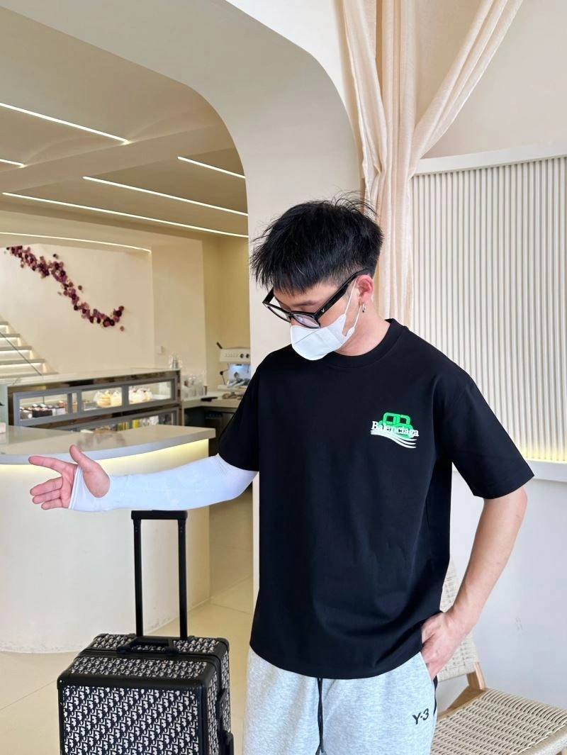 Low-cost Balenciaga T-Shirts