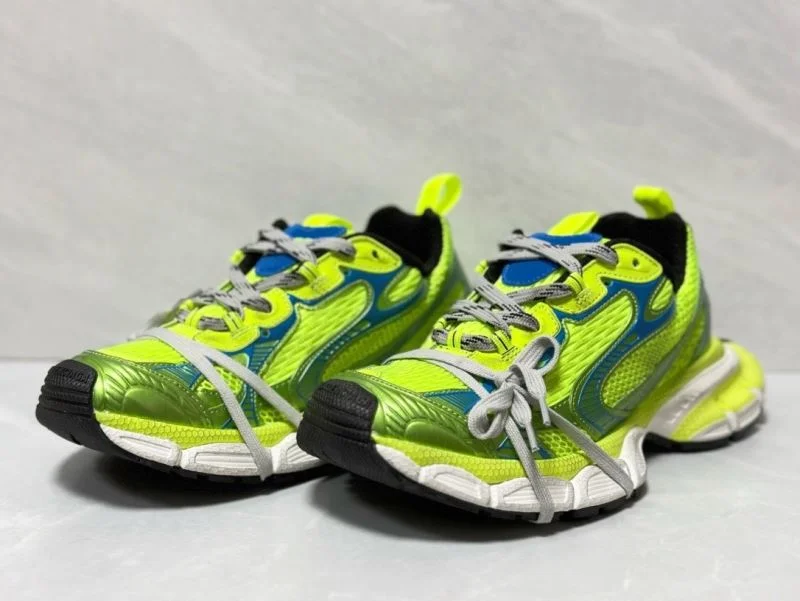 Accurate model Balenciaga Track Shoes