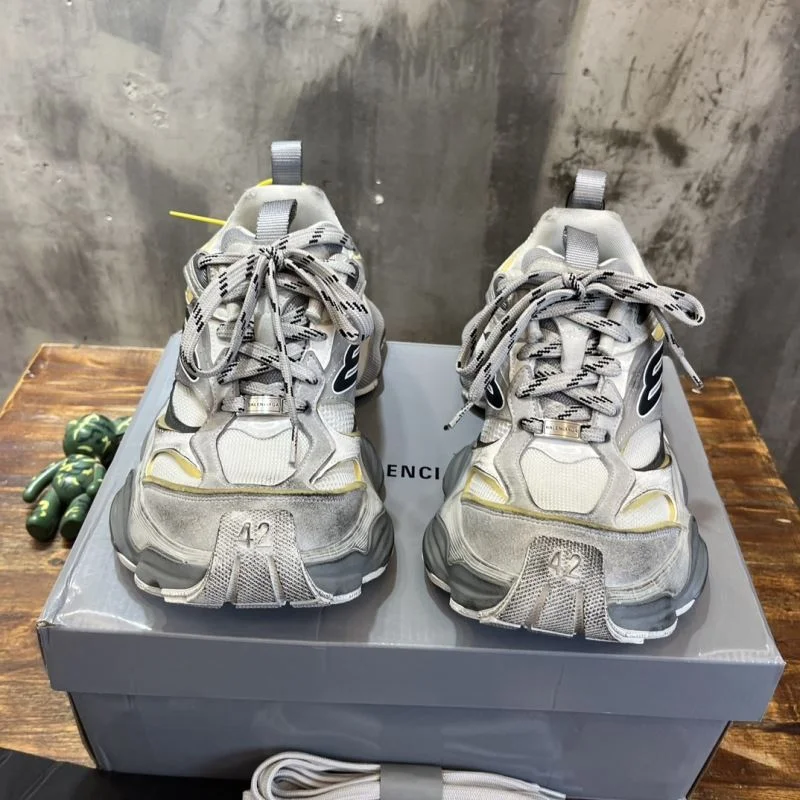 Accurate model Balenciaga Track Shoes