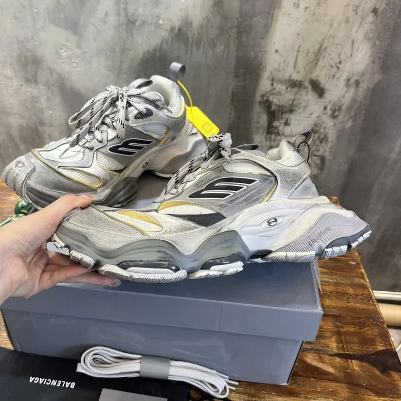 Accurate model Balenciaga Track Shoes