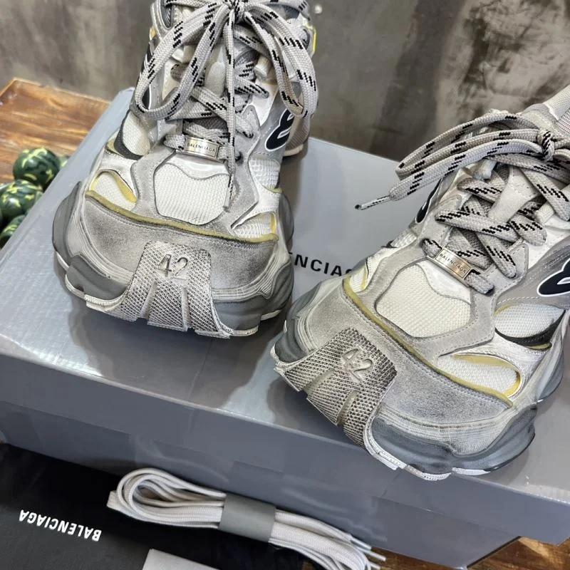 Accurate model Balenciaga Track Shoes