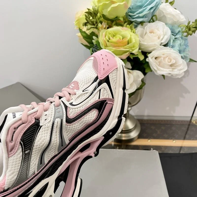 Accurate model Balenciaga Track Shoes