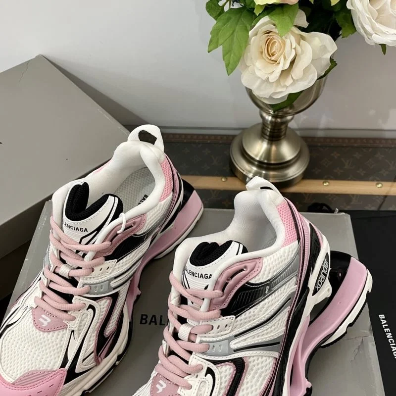 Accurate model Balenciaga Track Shoes