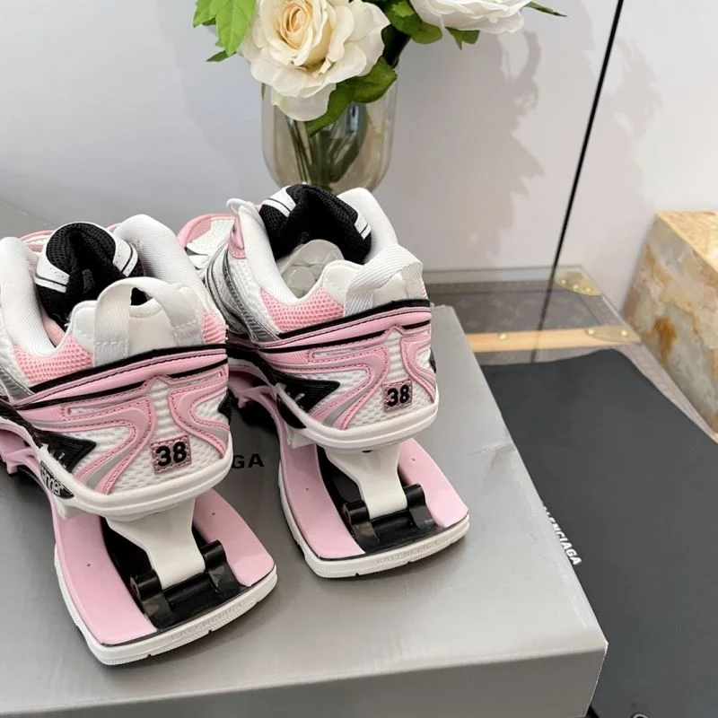 Accurate model Balenciaga Track Shoes