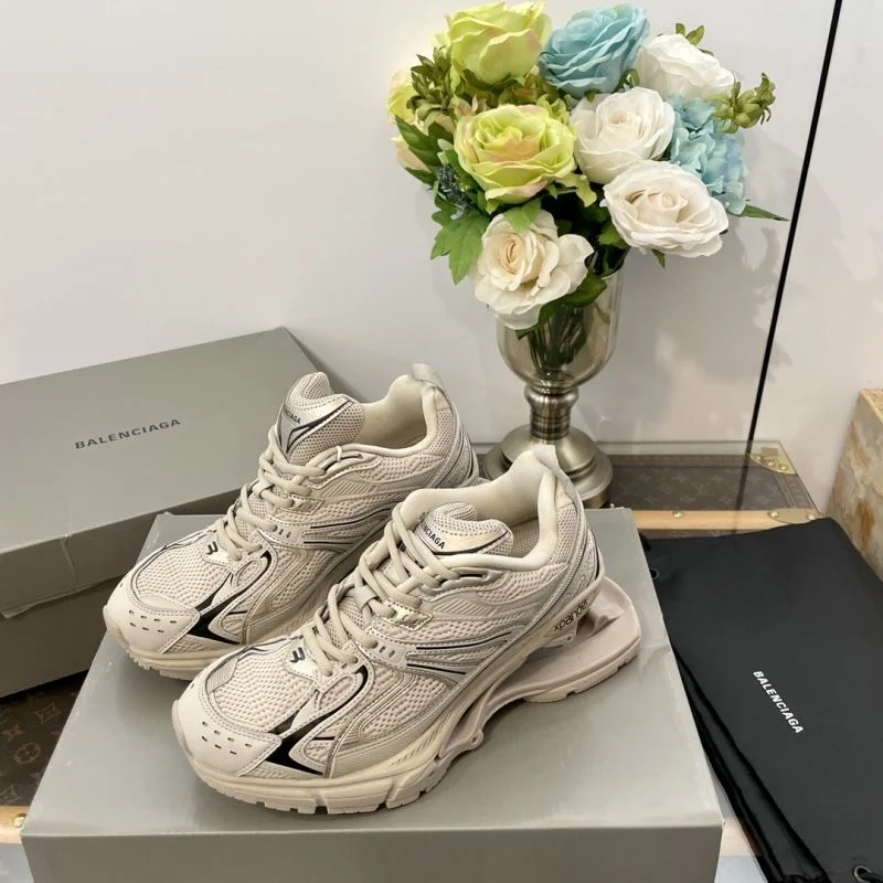 Accurate model Balenciaga Track Shoes