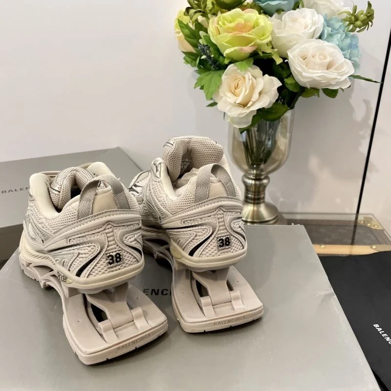 Accurate model Balenciaga Track Shoes