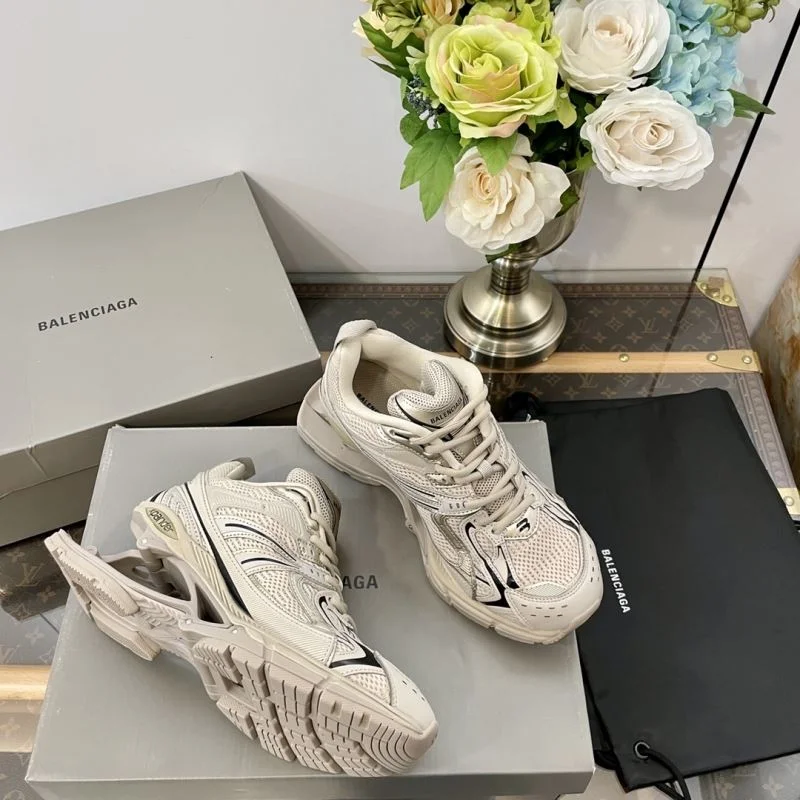Accurate model Balenciaga Track Shoes