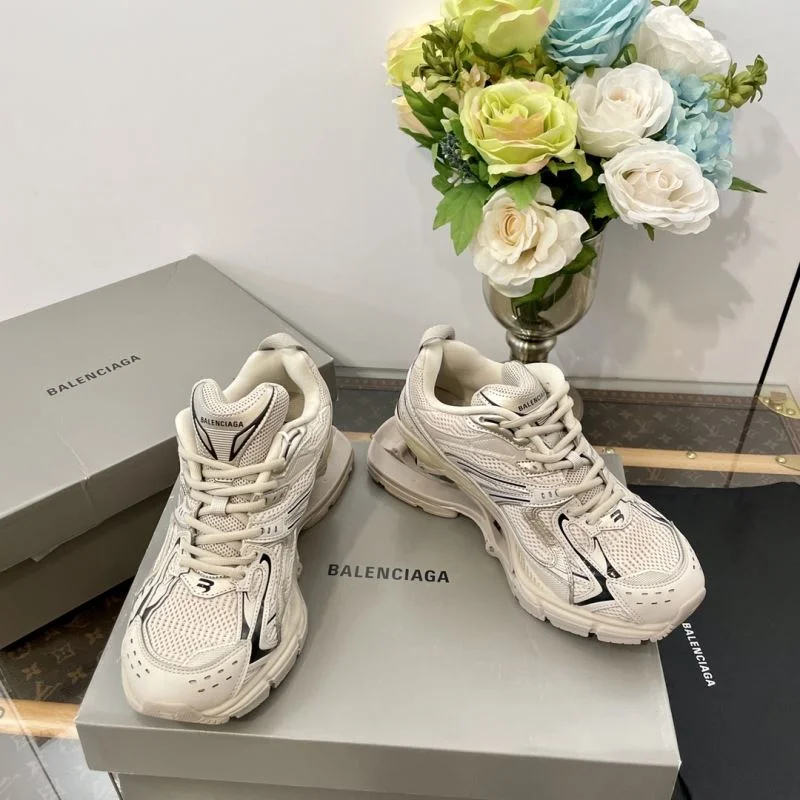 Accurate model Balenciaga Track Shoes