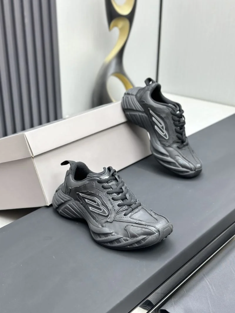 Accurate model Balenciaga Track Shoes