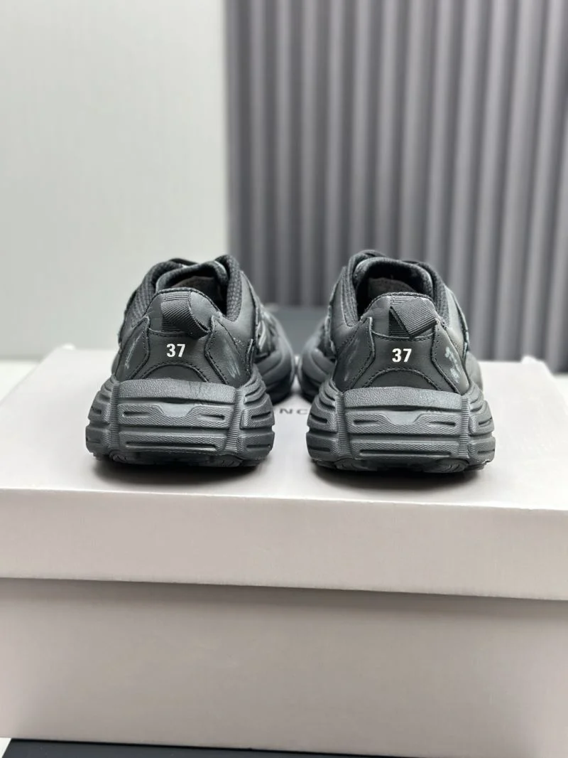 Accurate model Balenciaga Track Shoes
