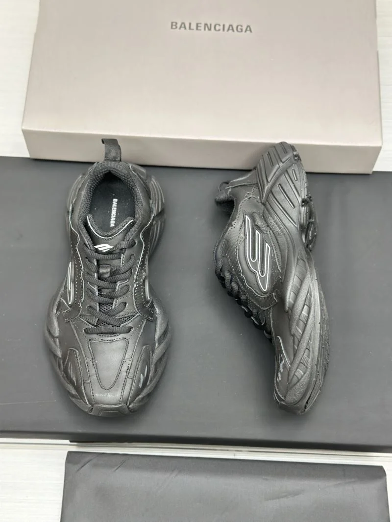 Accurate model Balenciaga Track Shoes
