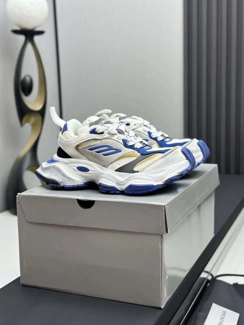 Accurate model Balenciaga Track Shoes
