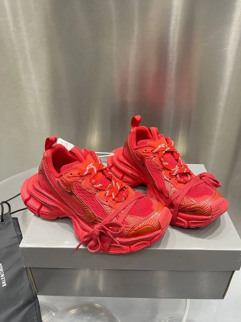 Accurate model Balenciaga Track Shoes