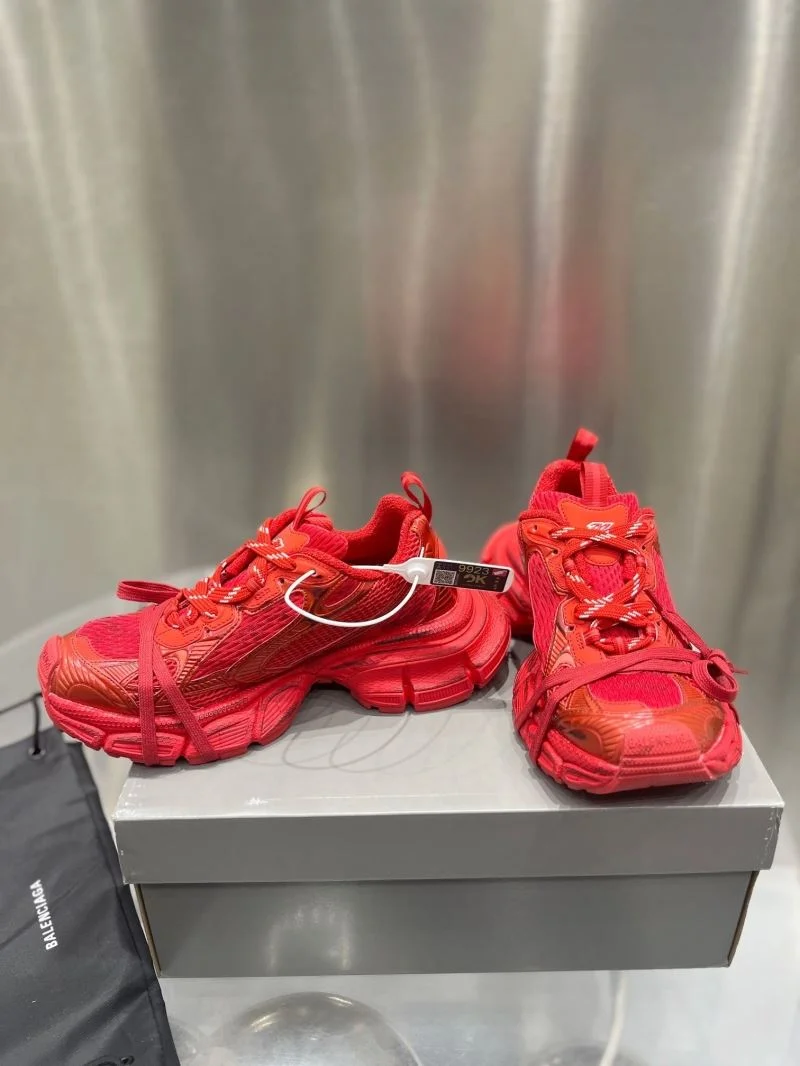 Accurate model Balenciaga Track Shoes