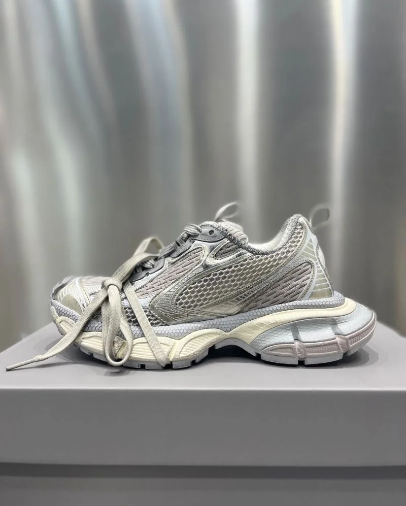 Accurate model Balenciaga Track Shoes