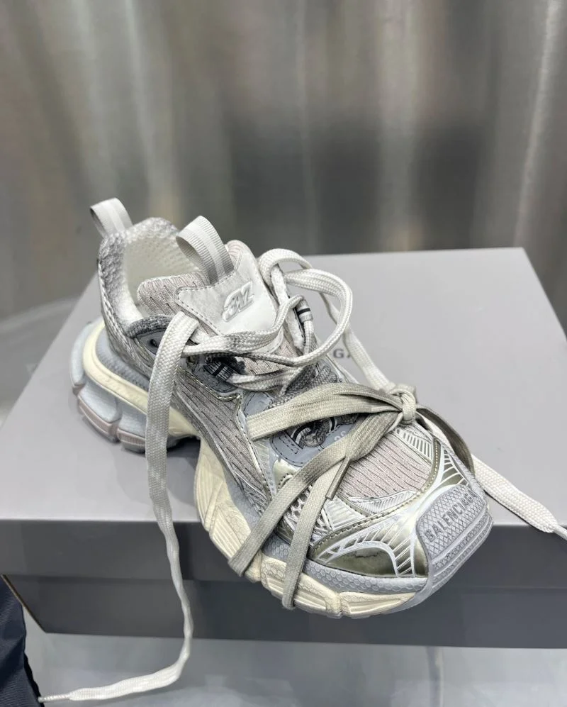 Accurate model Balenciaga Track Shoes