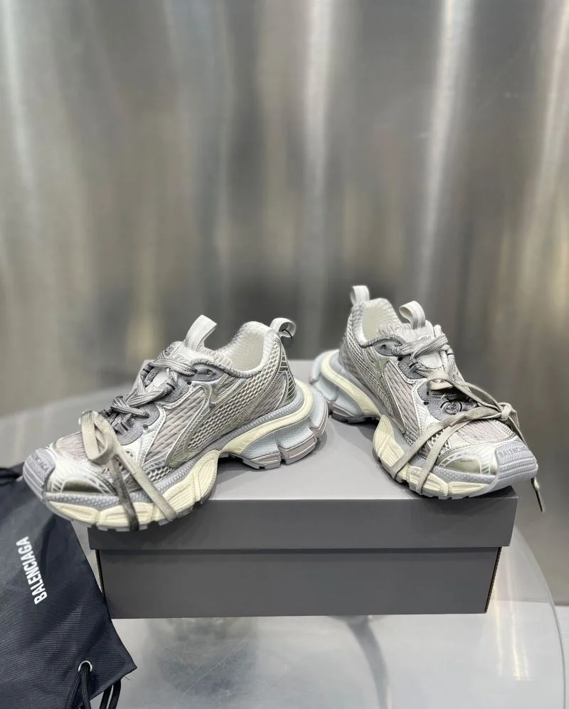 Accurate model Balenciaga Track Shoes