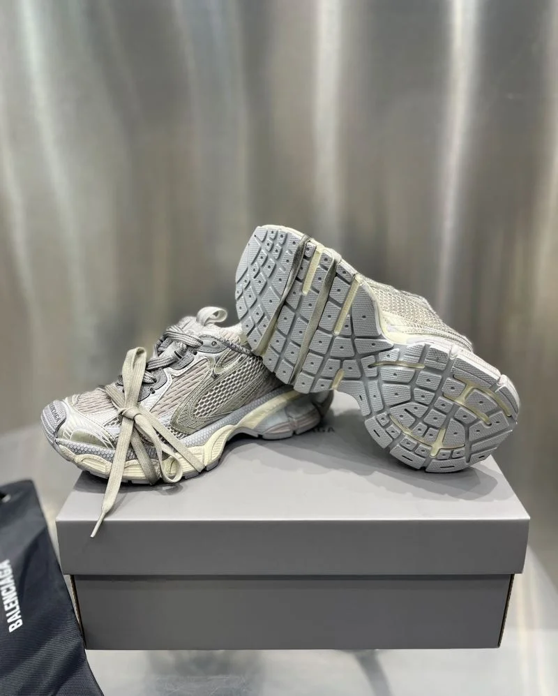 Accurate model Balenciaga Track Shoes