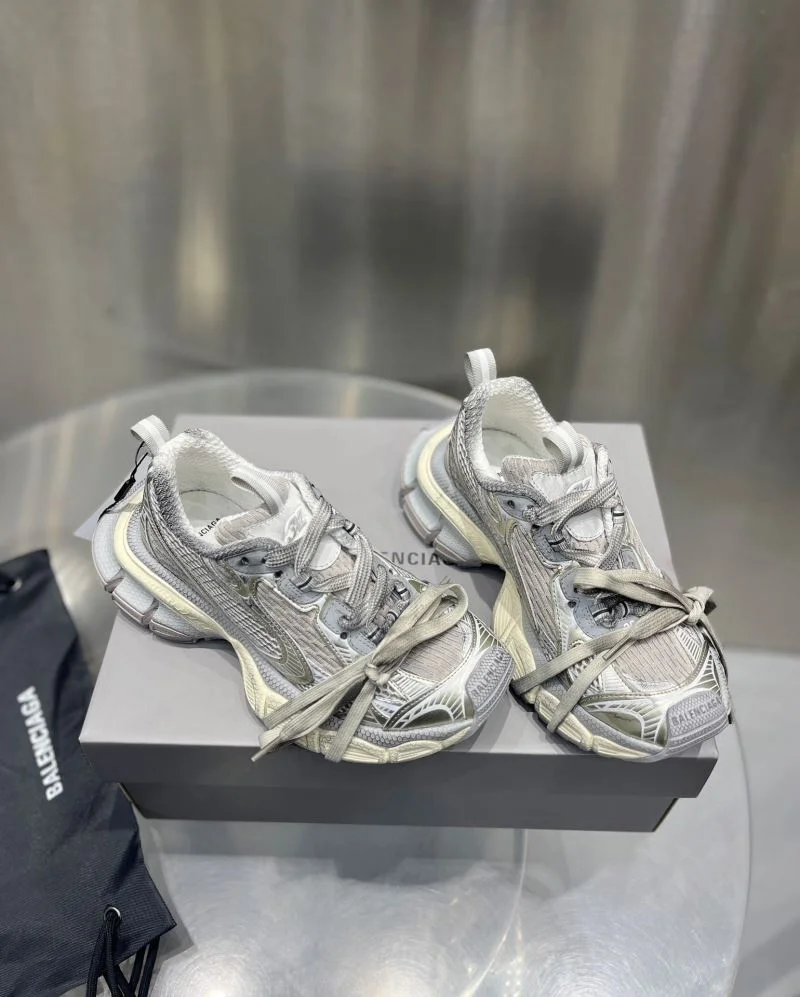 Accurate model Balenciaga Track Shoes