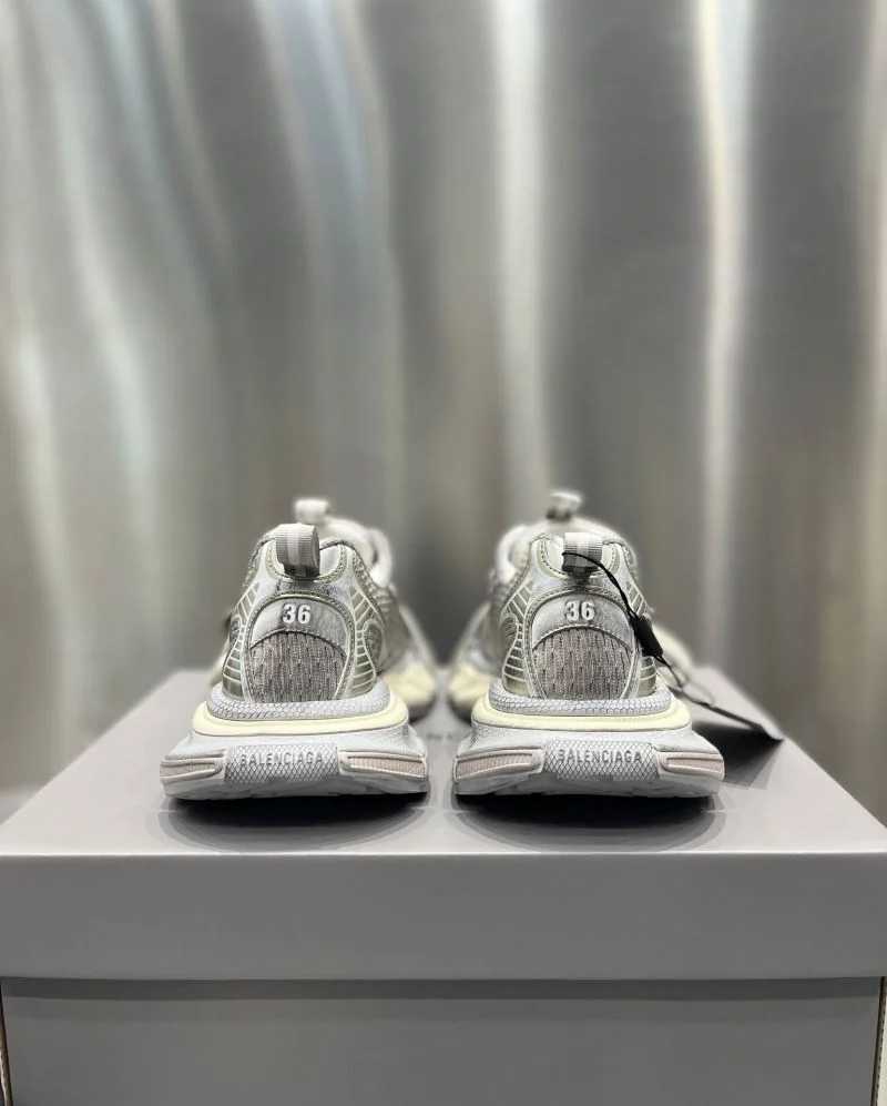 Accurate model Balenciaga Track Shoes