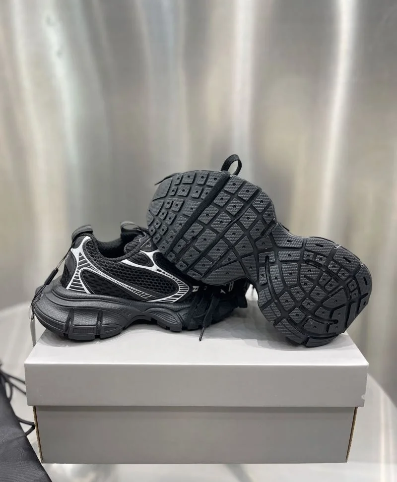 Accurate model Balenciaga Track Shoes