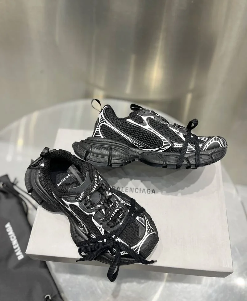 Accurate model Balenciaga Track Shoes
