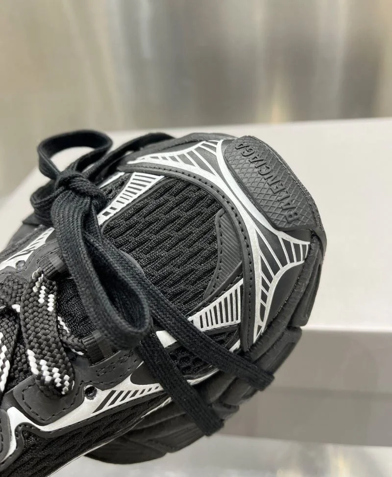 Accurate model Balenciaga Track Shoes