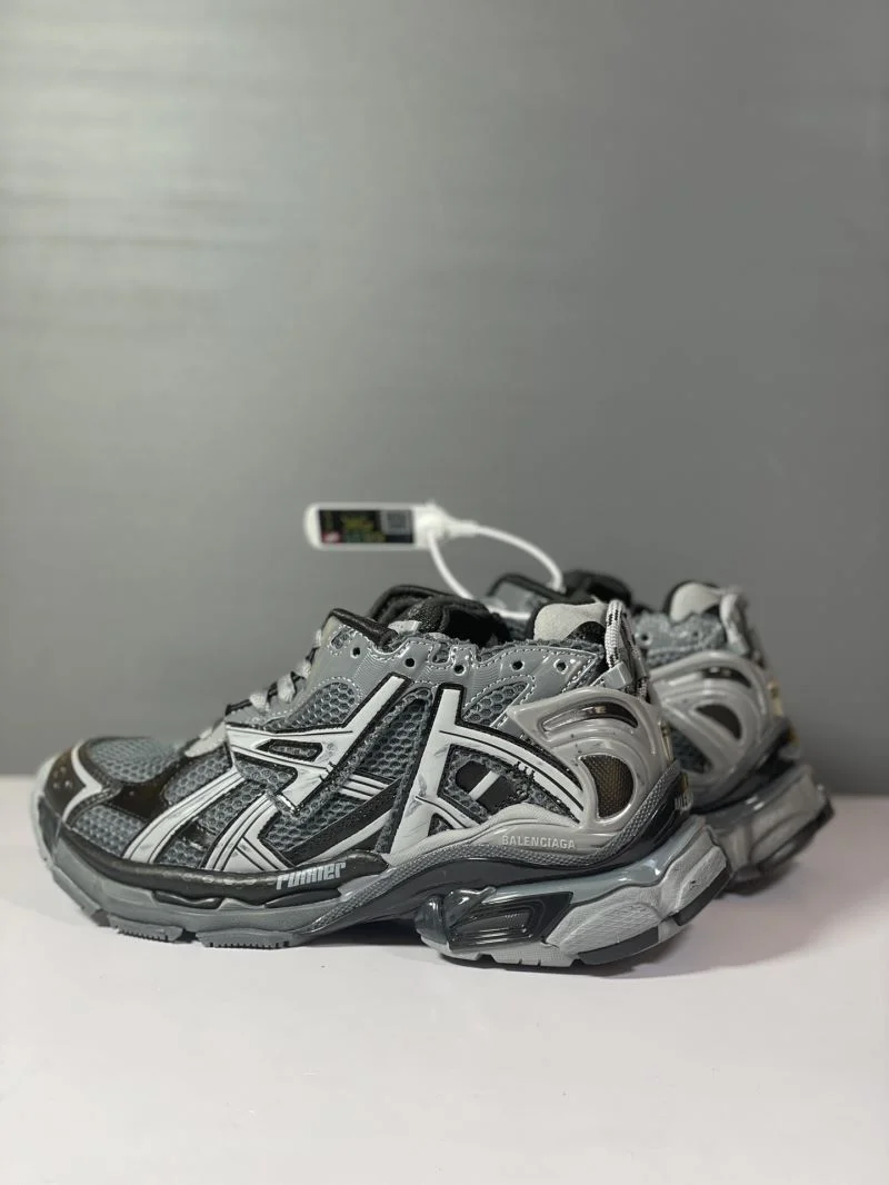 Accurate model Balenciaga Track Shoes