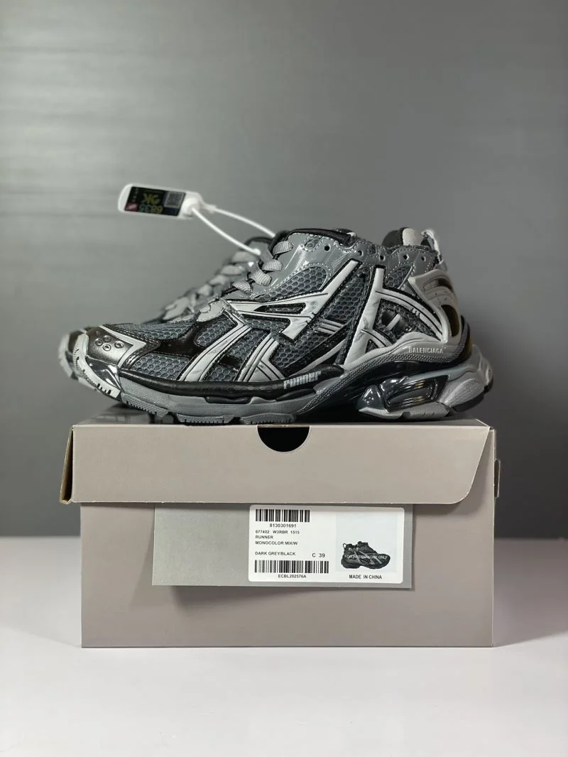 Accurate model Balenciaga Track Shoes