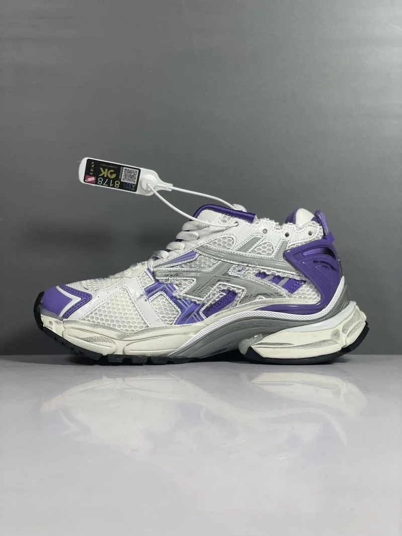 Accurate model Balenciaga Track Shoes