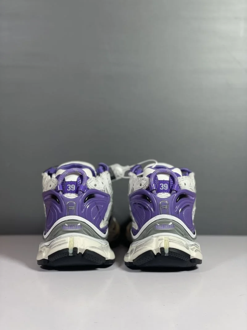 Accurate model Balenciaga Track Shoes