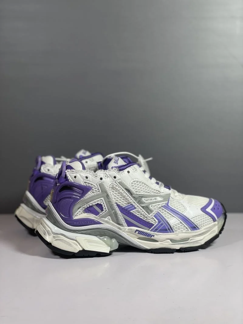 Accurate model Balenciaga Track Shoes