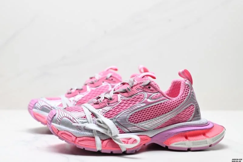 Accurate model Balenciaga Track Shoes