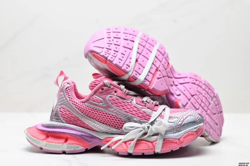 Accurate model Balenciaga Track Shoes