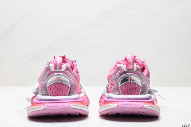 Accurate model Balenciaga Track Shoes