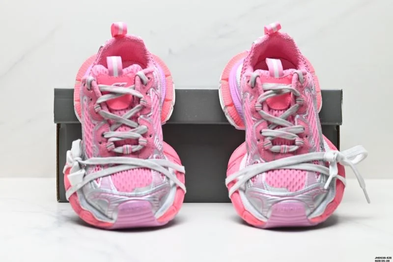 Accurate model Balenciaga Track Shoes