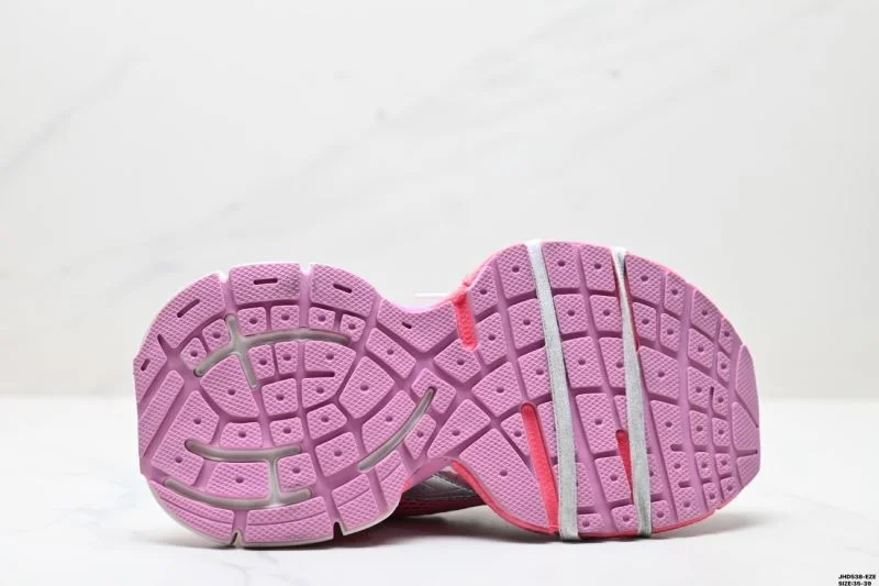 Accurate model Balenciaga Track Shoes
