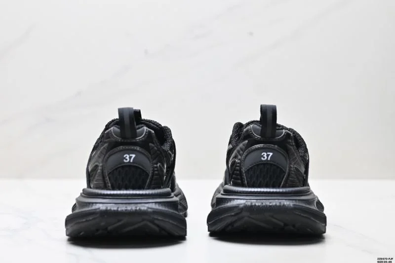 Accurate model Balenciaga Track Shoes