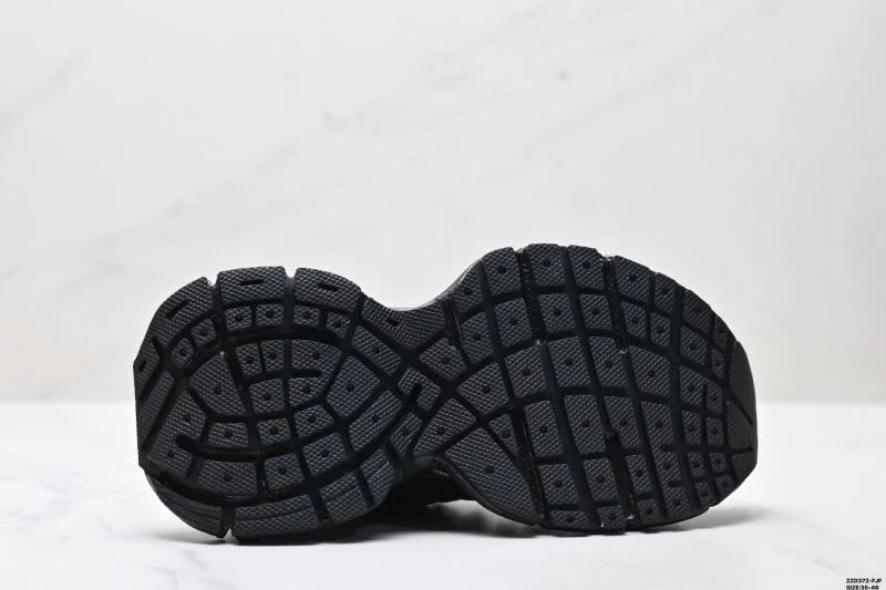 Accurate model Balenciaga Track Shoes