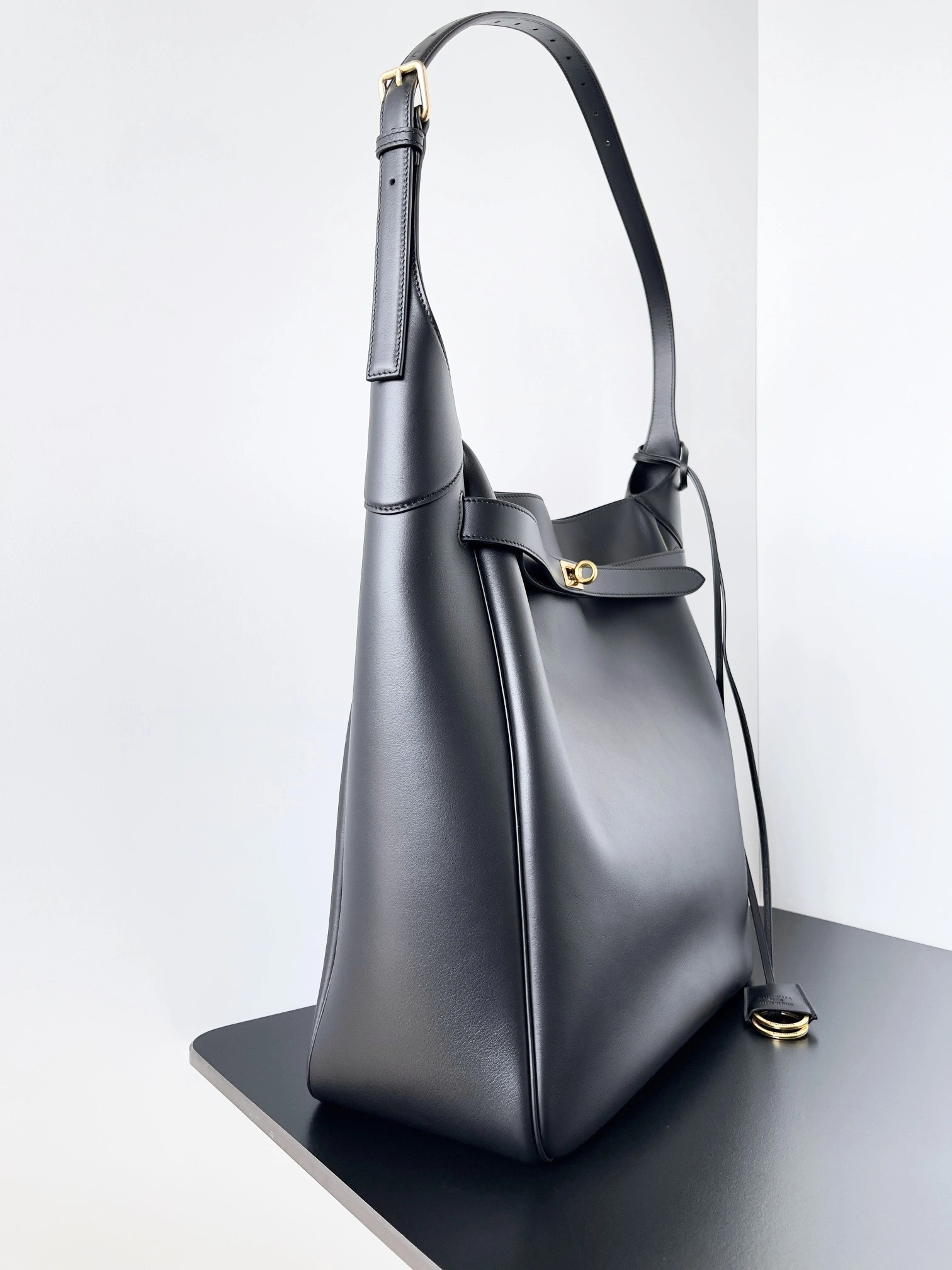 Mirror quality Balenciaga Urban Chic Adjustable Air Hobo Bag - Winter 2024