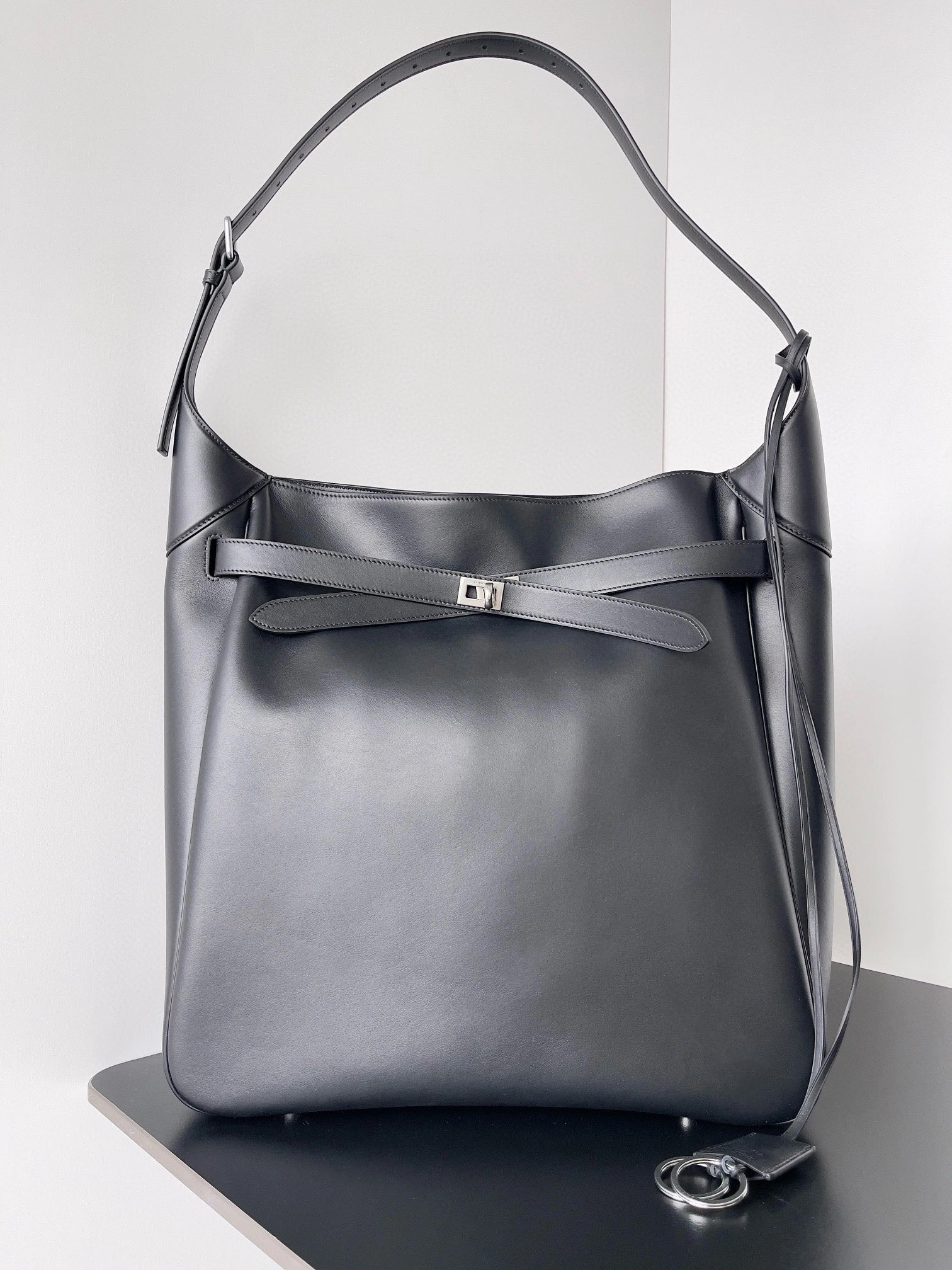 Balenciaga Urban Chic Air Hobo Bag - 2024 Winter Collection