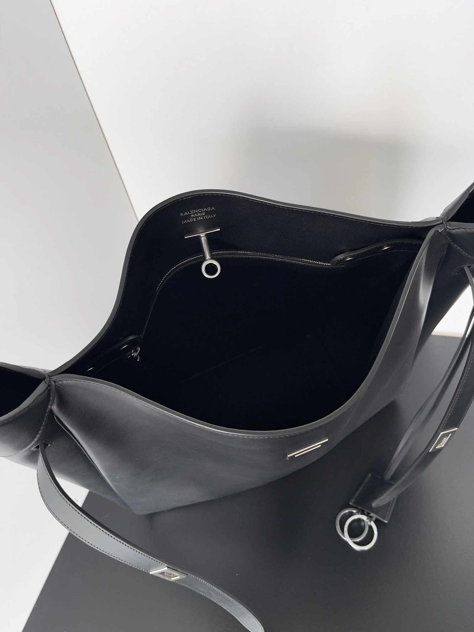 Budget-friendly Balenciaga Urban Chic Air Hobo Bag - 2024 Winter Collection
