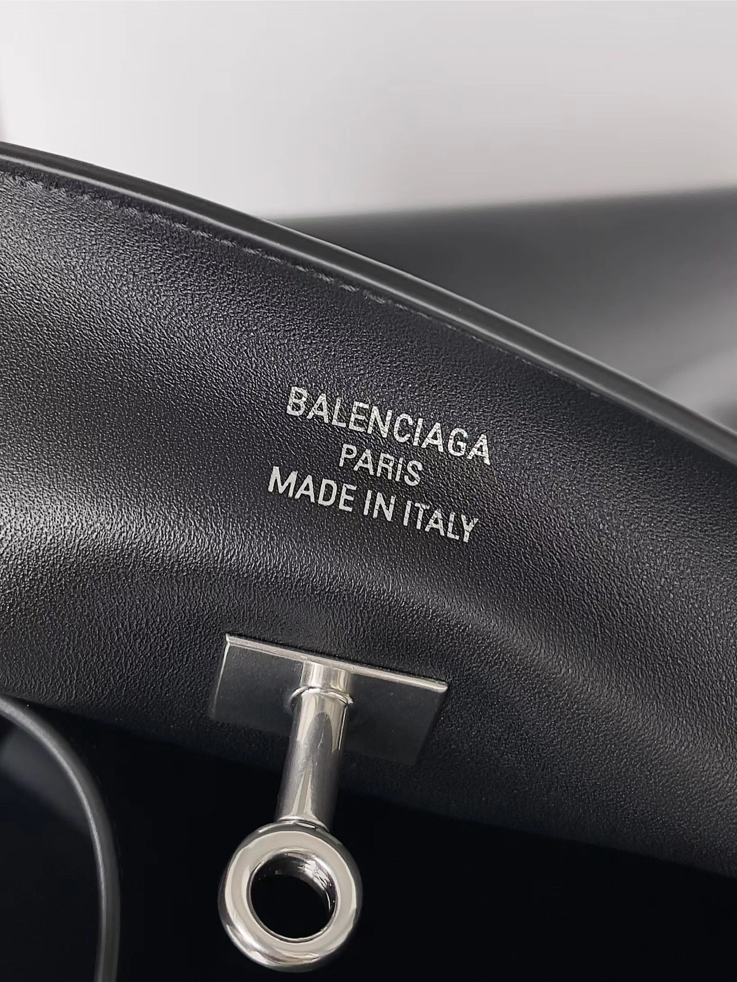 Budget-friendly Balenciaga Urban Chic Air Hobo Bag - 2024 Winter Collection
