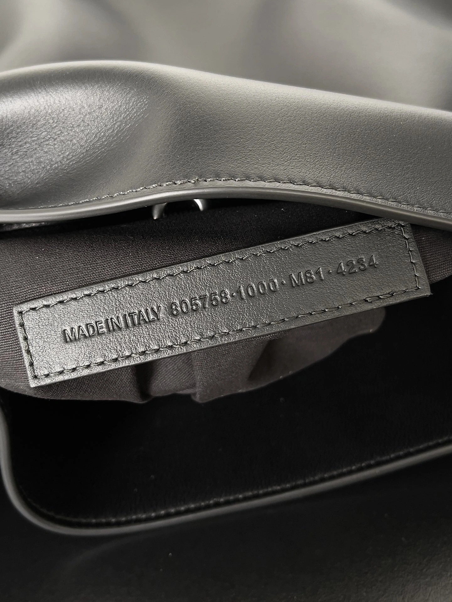 Budget-friendly Balenciaga Urban Chic Air Hobo Bag - 2024 Winter Collection