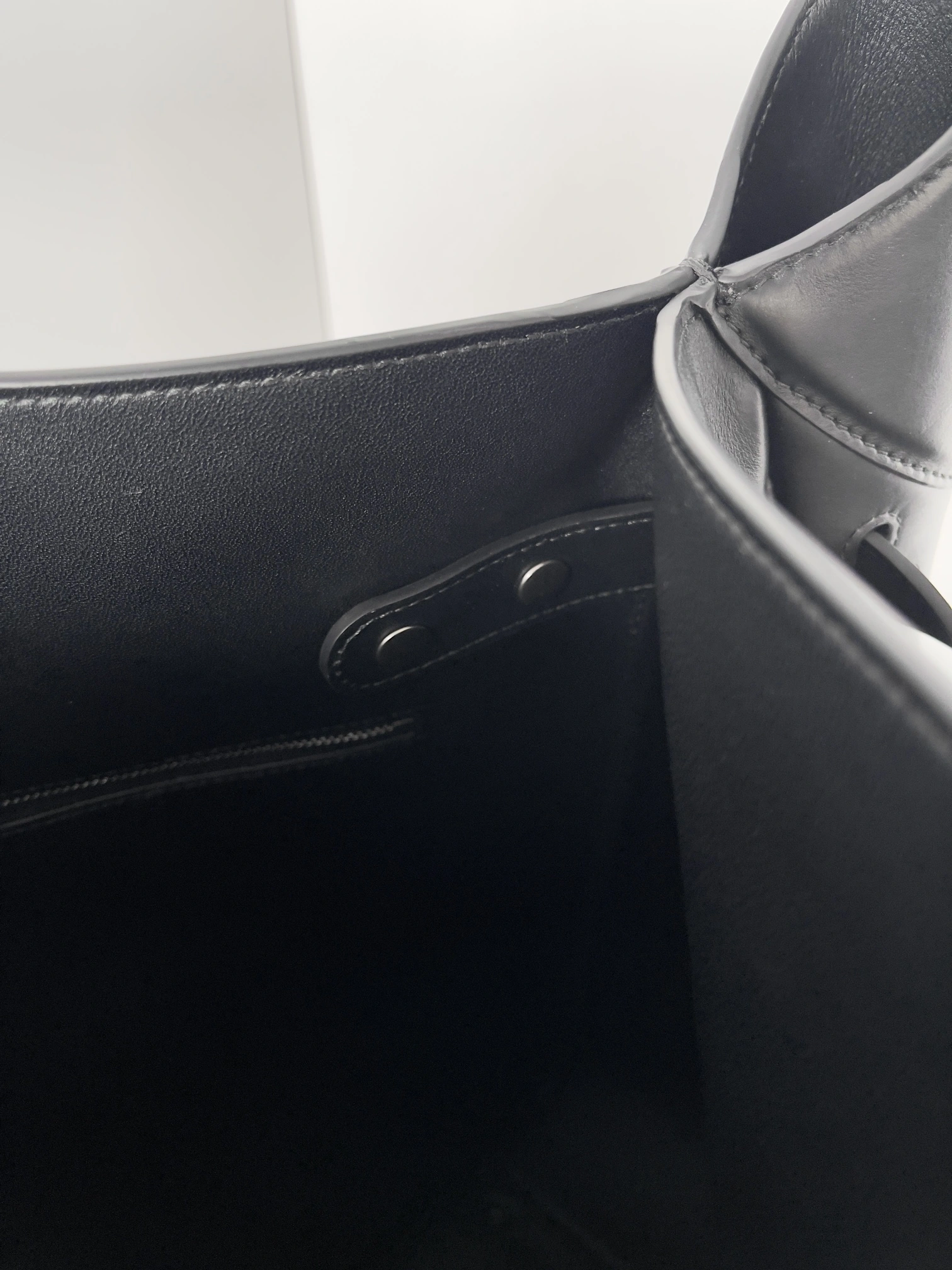 Budget-friendly Balenciaga Urban Chic Air Hobo Bag - 2024 Winter Collection