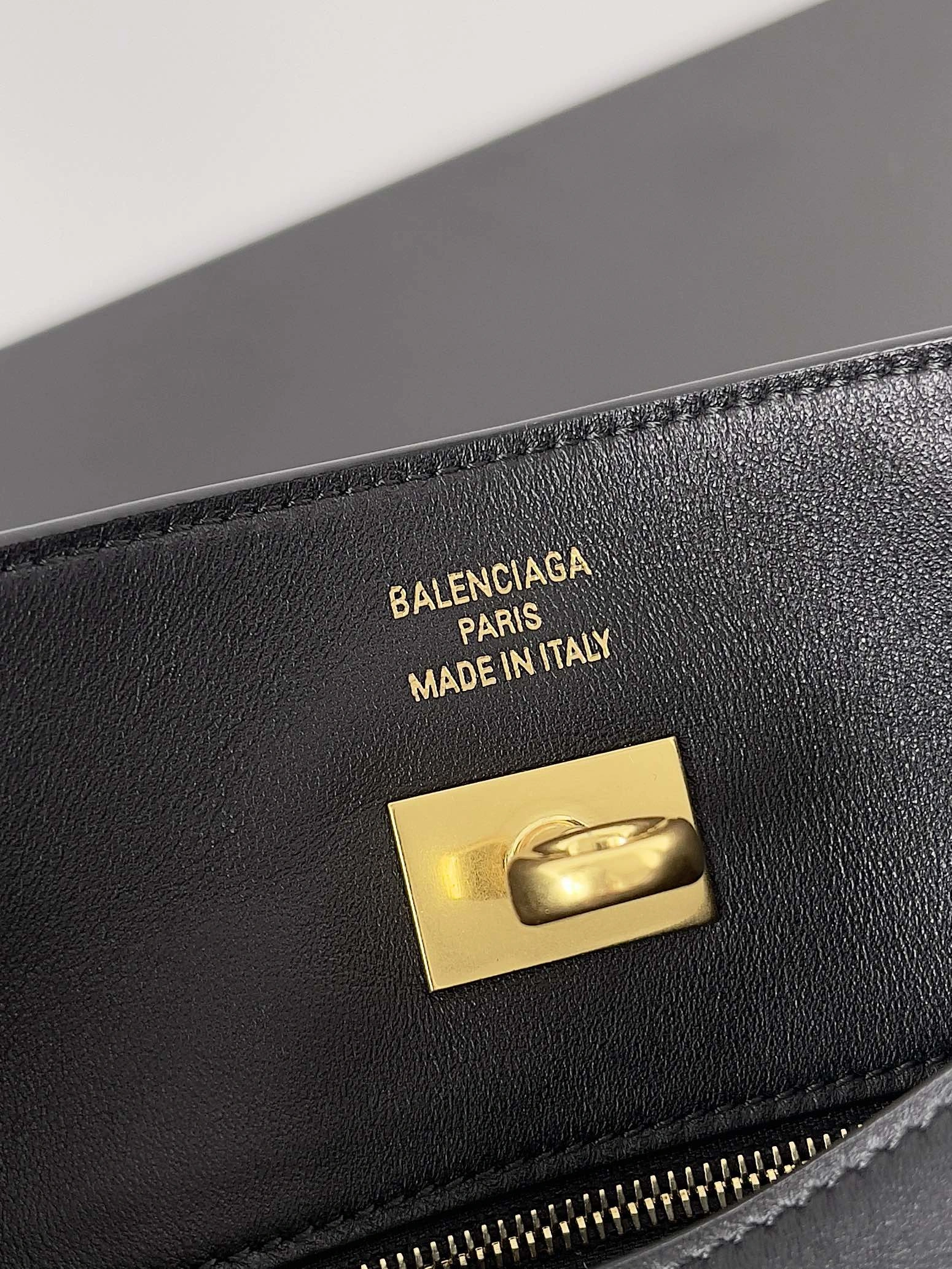 Exact replica Balenciaga Urban Elegance Air Series Shoulder Bag