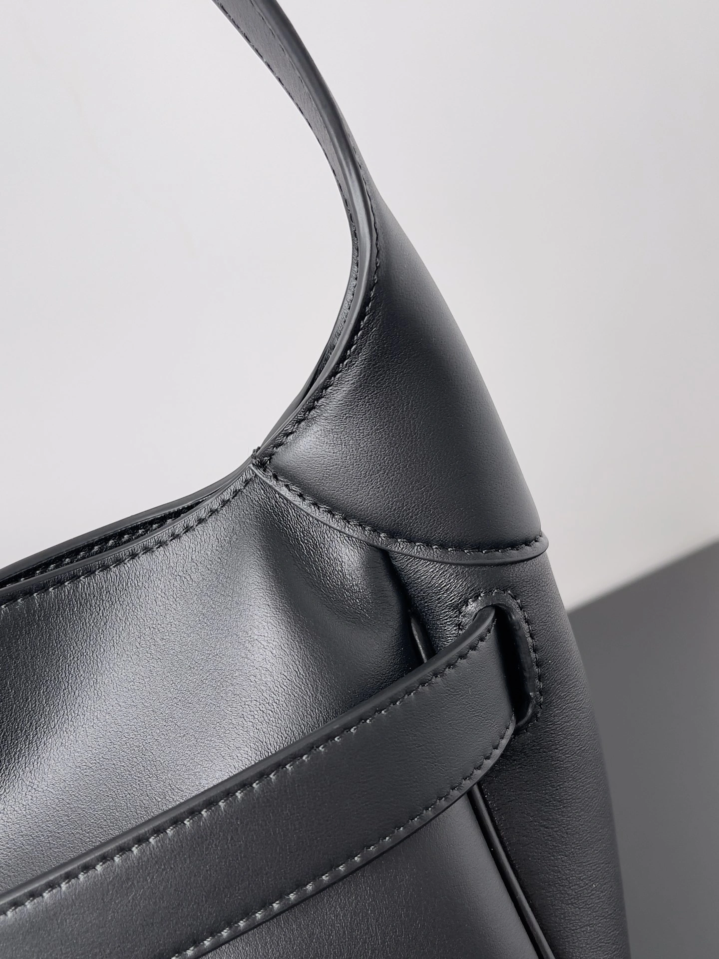 Exact replica Balenciaga Urban Elegance Air Series Shoulder Bag
